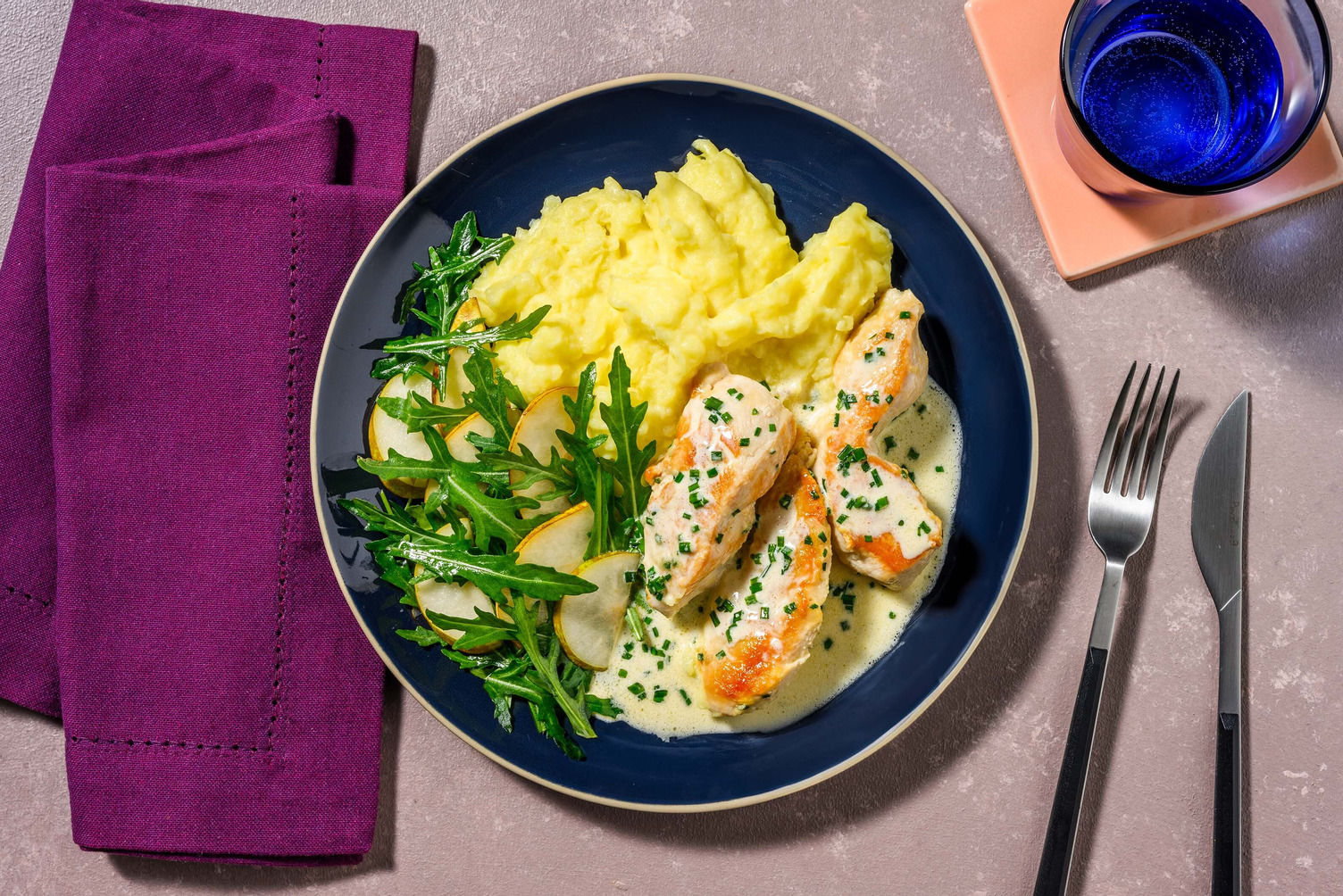 Snabb kyckling i gräslökssås Recept | HelloFresh