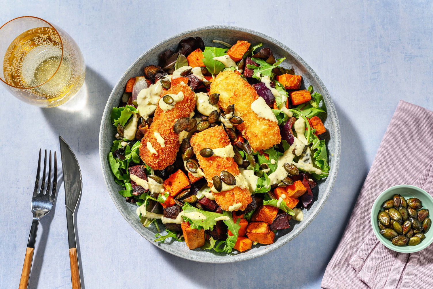 Panerad grillostbowl Recept | HelloFresh