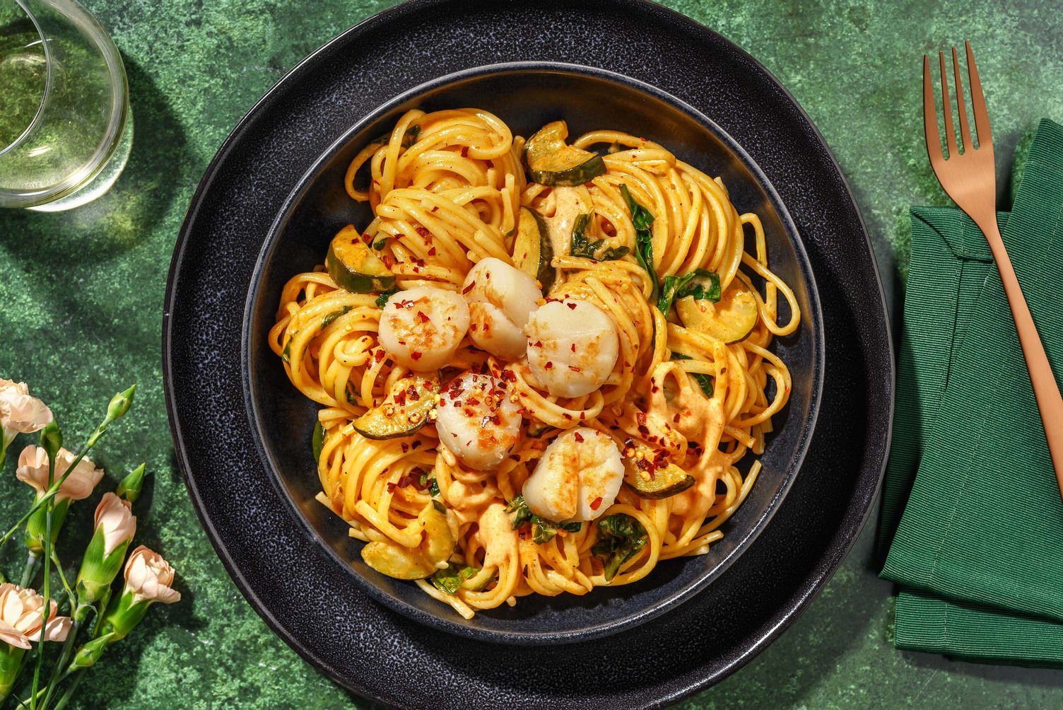 Fiery Red Pepper Scallop Linguine Recipe | HelloFresh