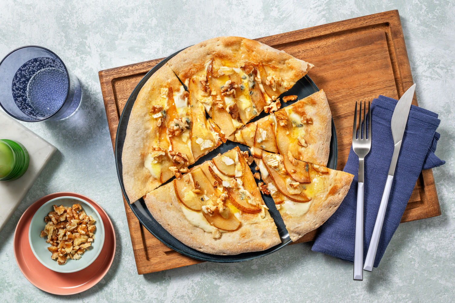 Pizza de pera caramelizada y queso azul | HelloFresh