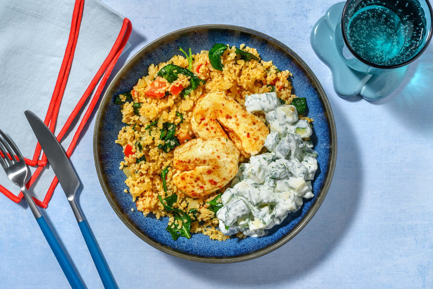 Harissakryddad grillost och zucchiniraita Recept | HelloFresh