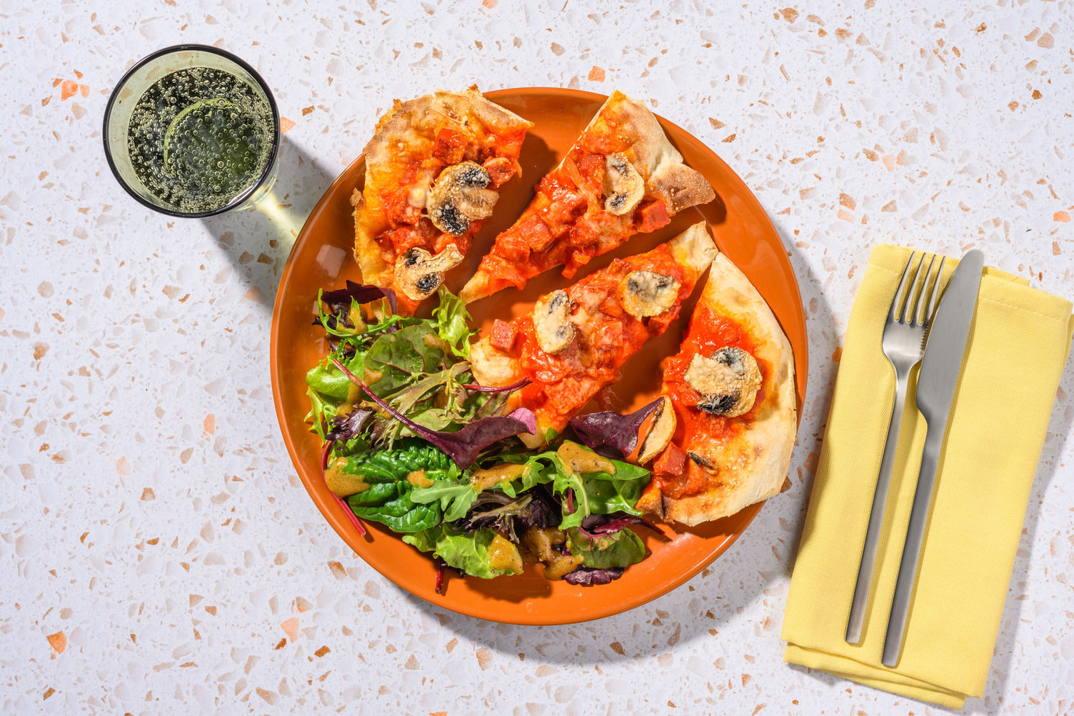 Pizza naan diavola au chorizo Recette | HelloFresh