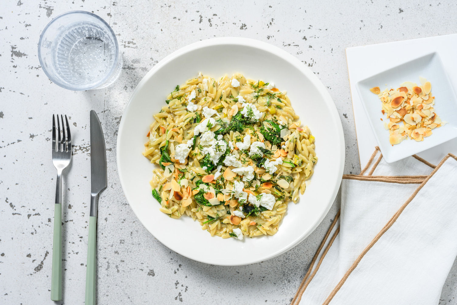 One pot orzo, épinards & duo de fromages frais Recette | HelloFresh