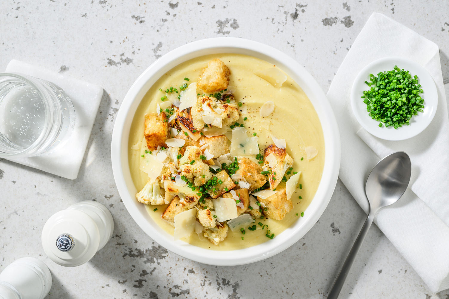 Velouté de chou-fleur & parmesan AOP Recette | HelloFresh