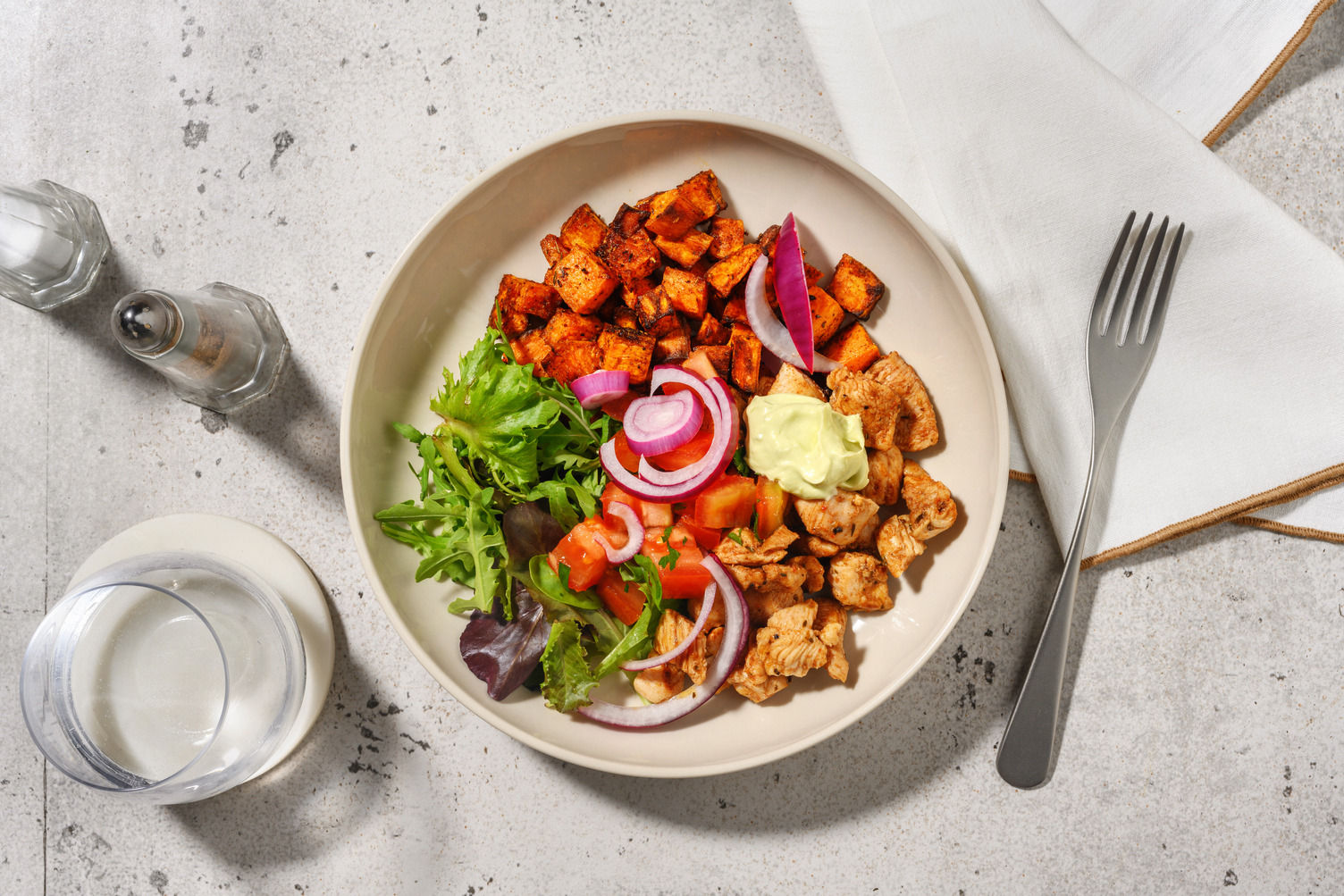 Bowl dinde, crème d'avocat & pickles Recette | HelloFresh