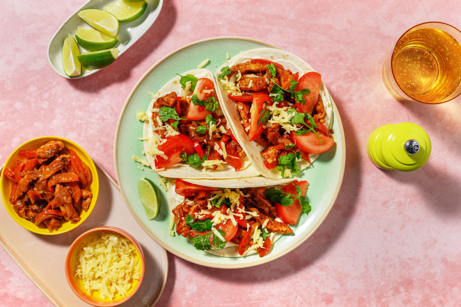 Wraps de porc à la mexicaine, cheddar & citron Recette | HelloFresh