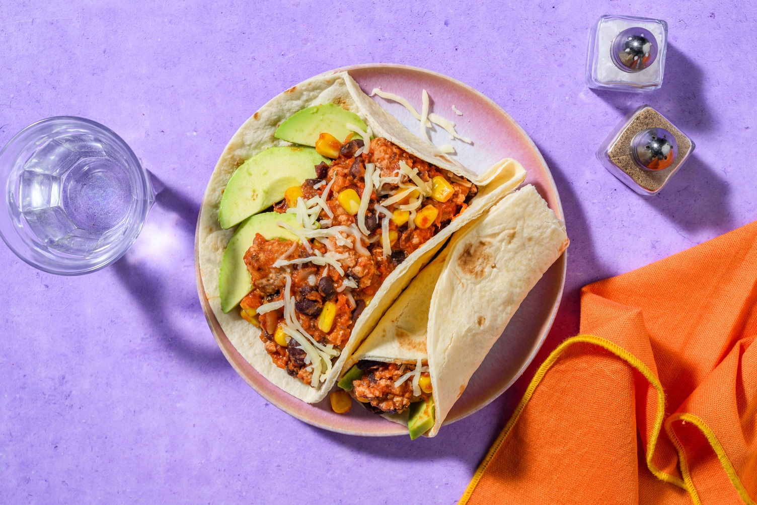 Burritos porc, haricots noirs & avocat Recette | HelloFresh