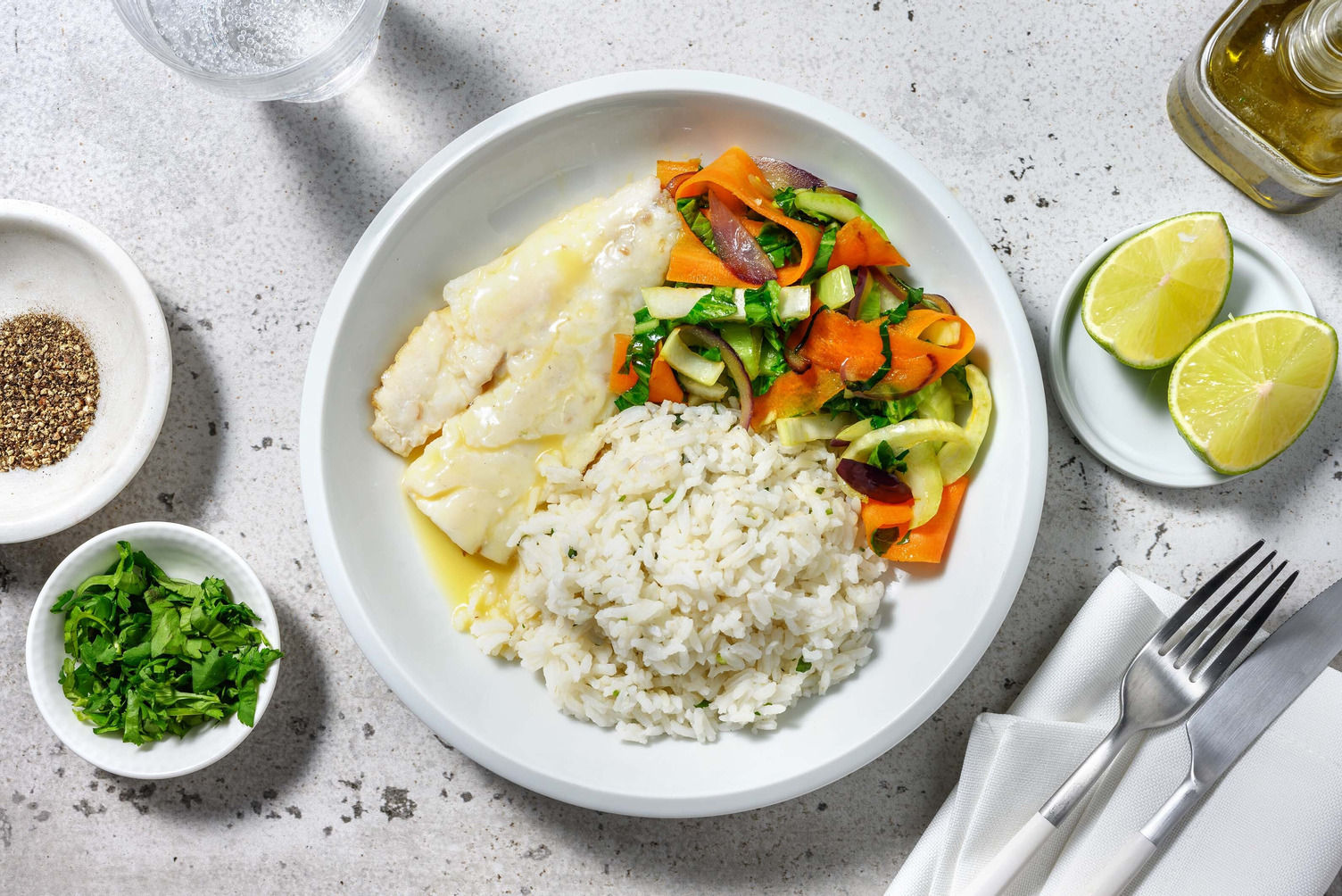 Sprödstekt hajmal i ingefärsbuljong Recept | HelloFresh