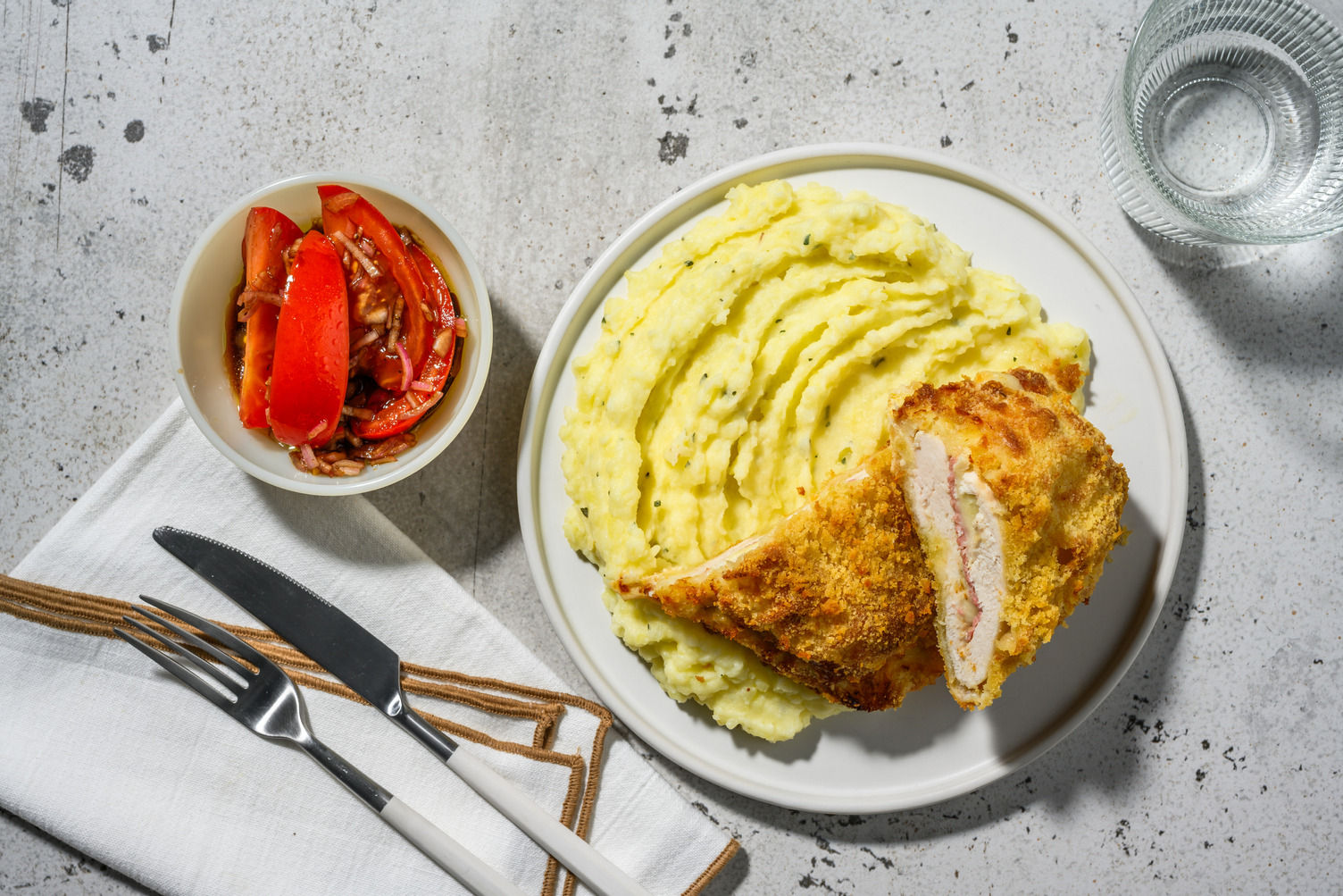Cordon bleu blanc rouge & purée au thym Recette | HelloFresh
