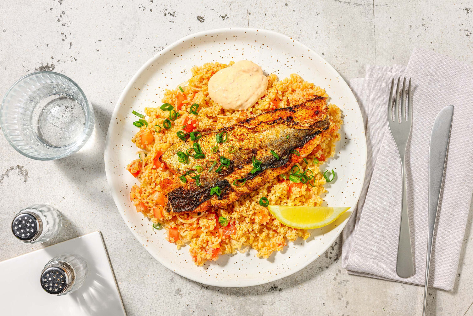 Seehecht mit aromatischem Harissagewürz Rezept | HelloFresh