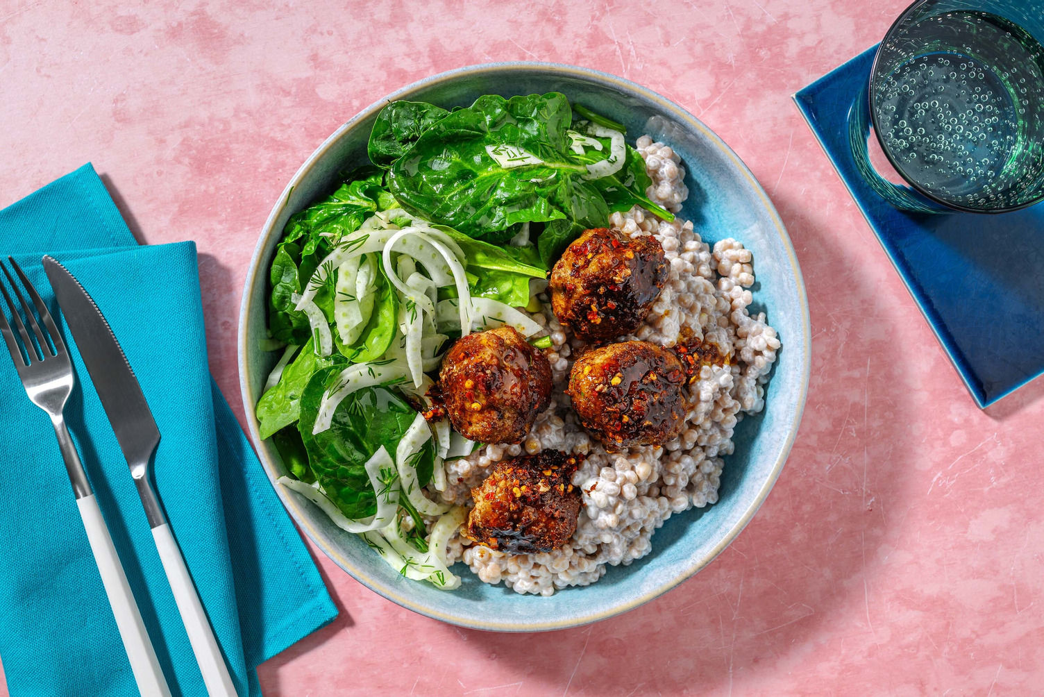 Turkiska köttbullar i kryddig citronsås Recept | HelloFresh