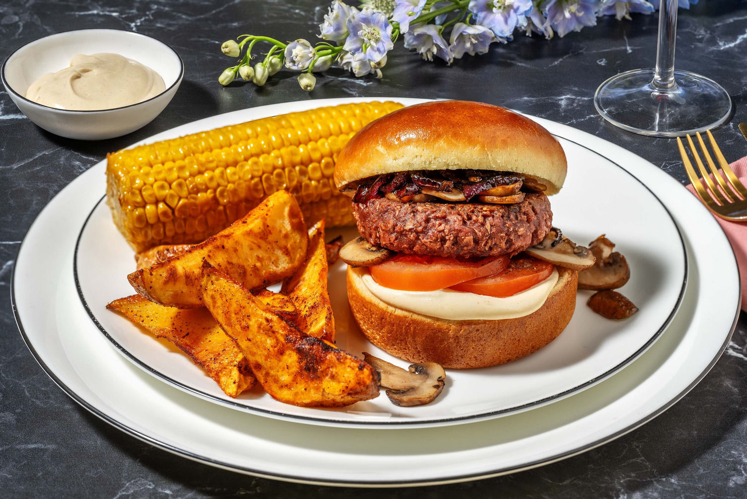 Beyond Meat Burger! mit Feigen-Zwiebel-Relish Rezept | HelloFresh