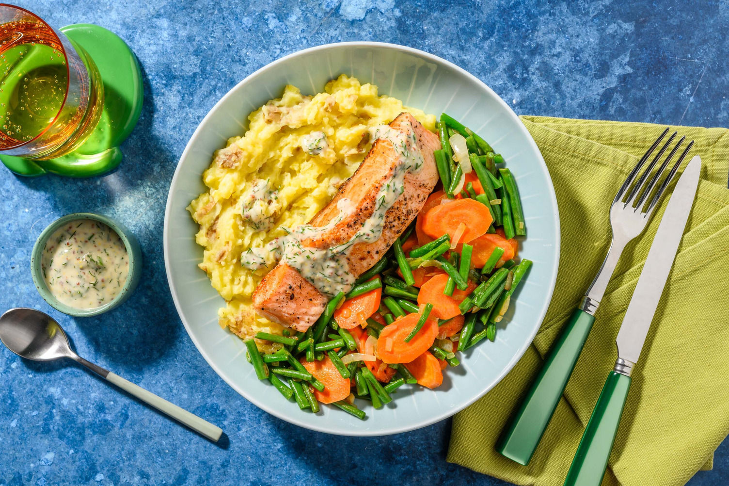 Saumon en sauce crémeuse à l'aneth Recette | HelloFresh