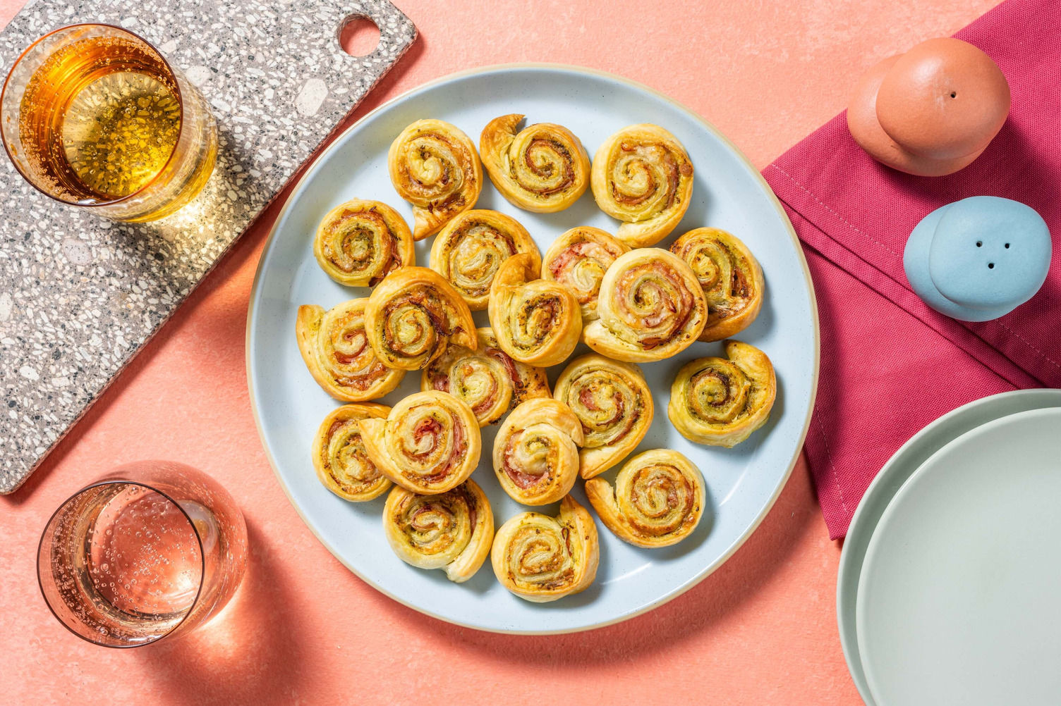 Mini-feuilletés jambon, fromage & pesto Recette | HelloFresh