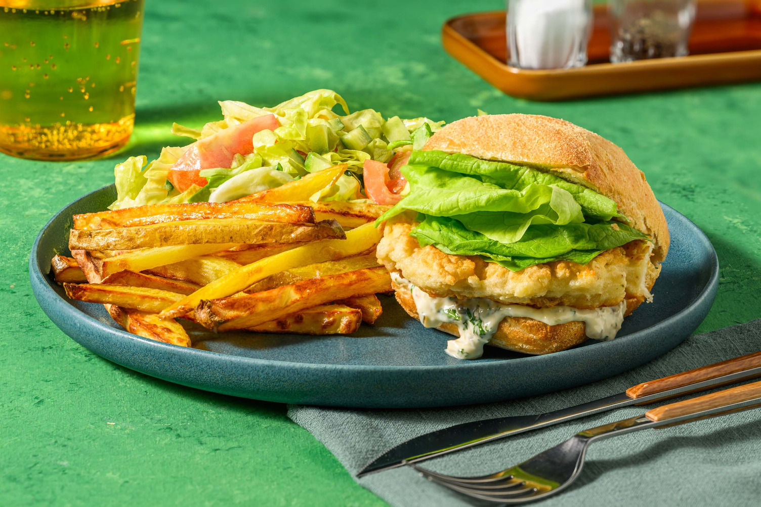 Meergranenvisburger met ravigotesaus Recept | HelloFresh