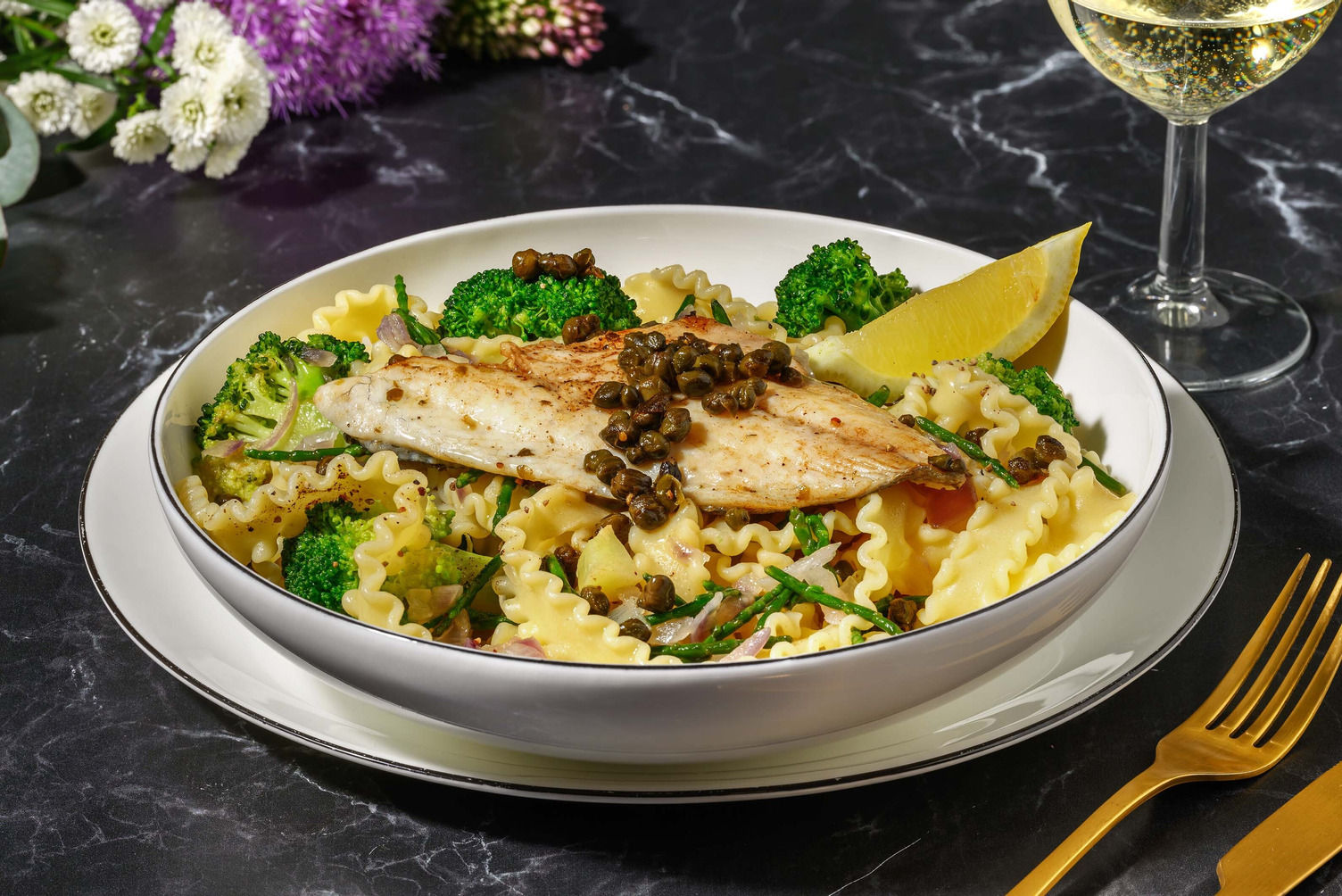 Mafaldine met doradefilet, zeekraal en kappertjes Recept | HelloFresh