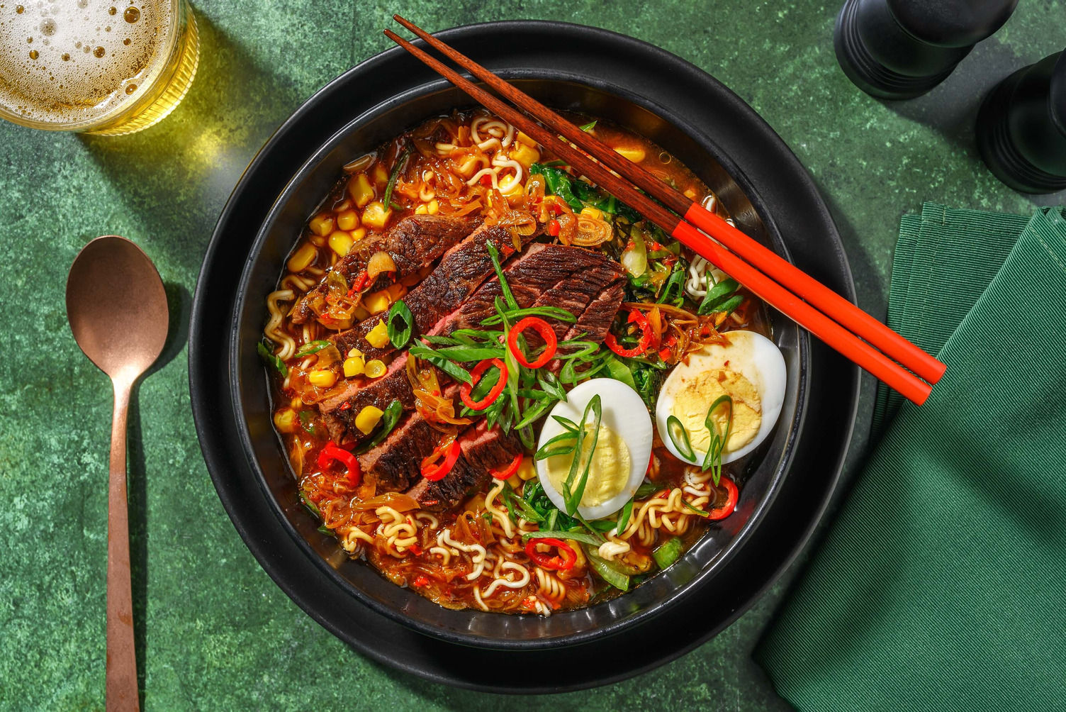 Miso-ramen met steak en gekookt ei Recept | HelloFresh