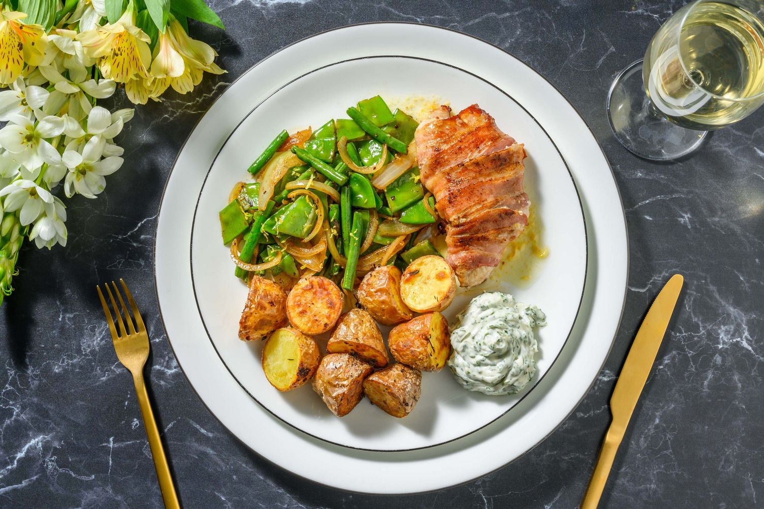 Varkensoester in spek met frisse citroendressing Recept | HelloFresh