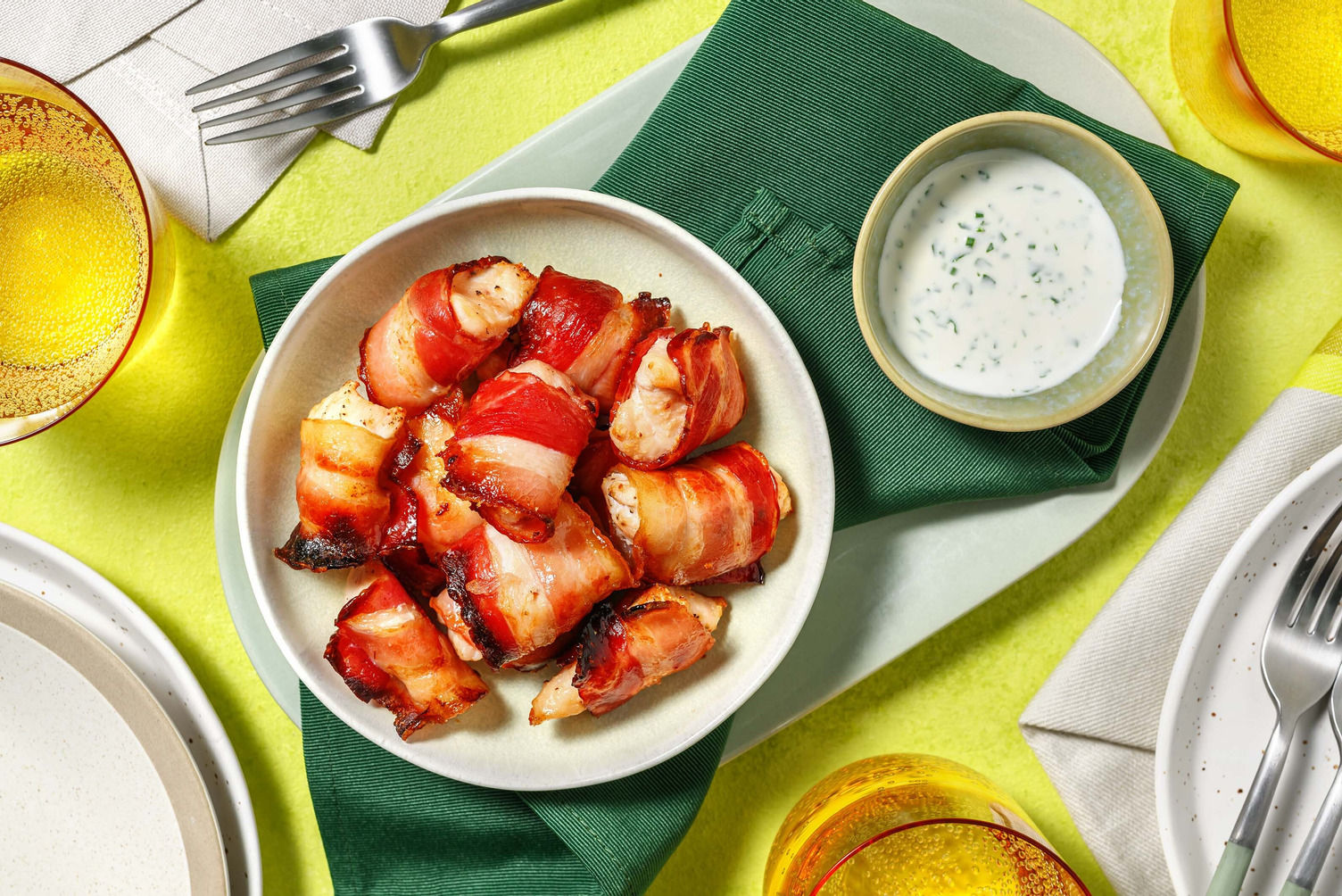 Chicken Bacon Bites mit Ranch-Dip Rezept | HelloFresh