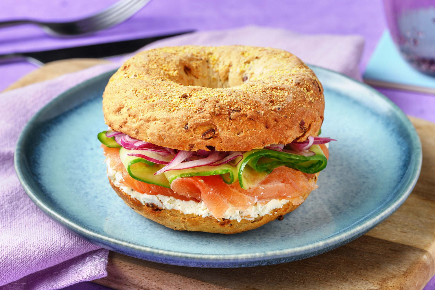 New York bagel met koudgerookte zalm Recept | HelloFresh
