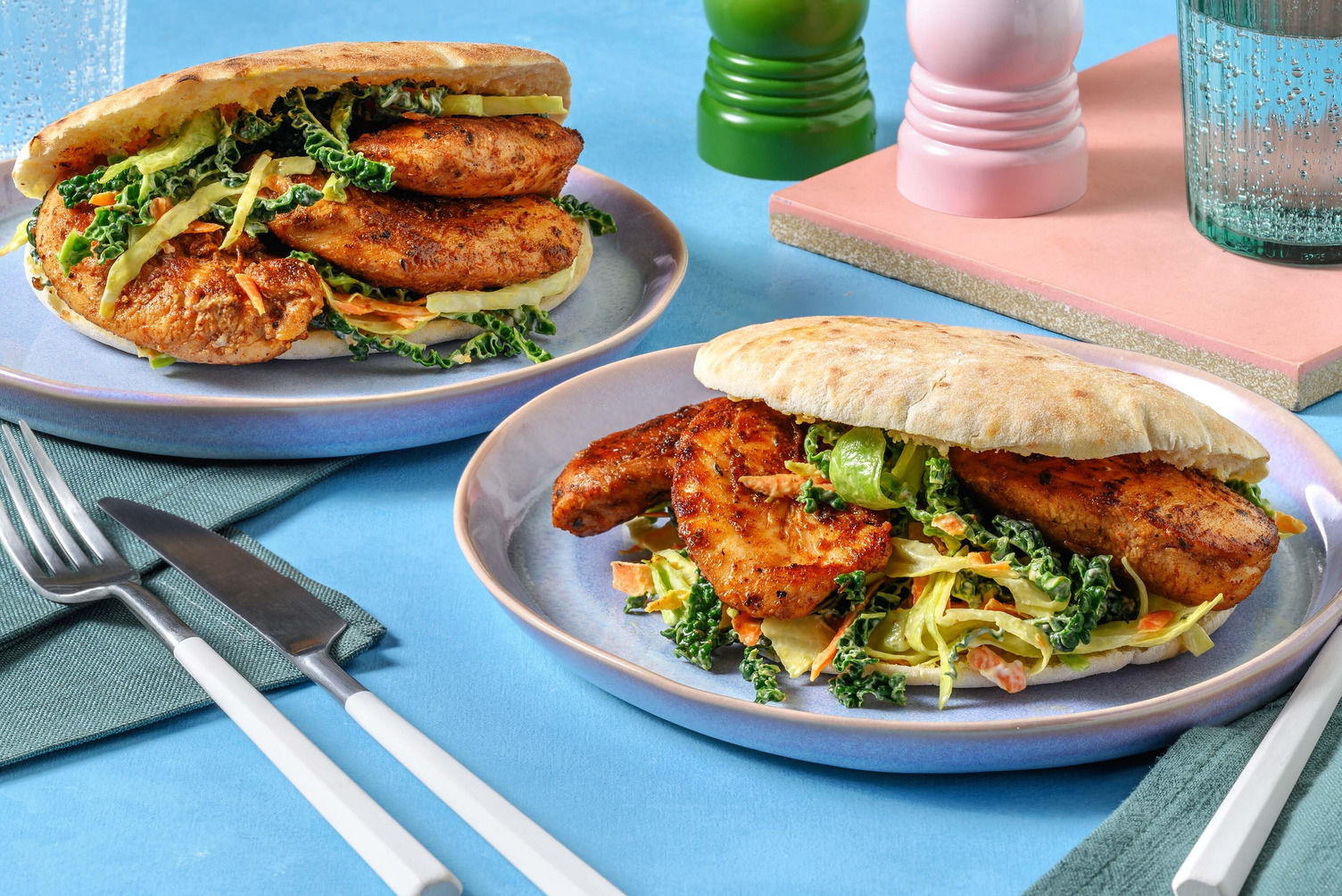 Cajun krydret kyllinge pita med ranch dressing | HelloFresh