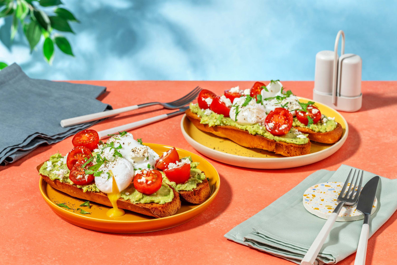 Toast à l'avocat, œufs et tomates cerises Recette | HelloFresh