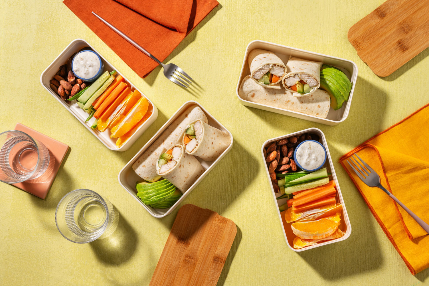 Bento Box : Wraps poulet-avocat, dip & crudités Recette | HelloFresh