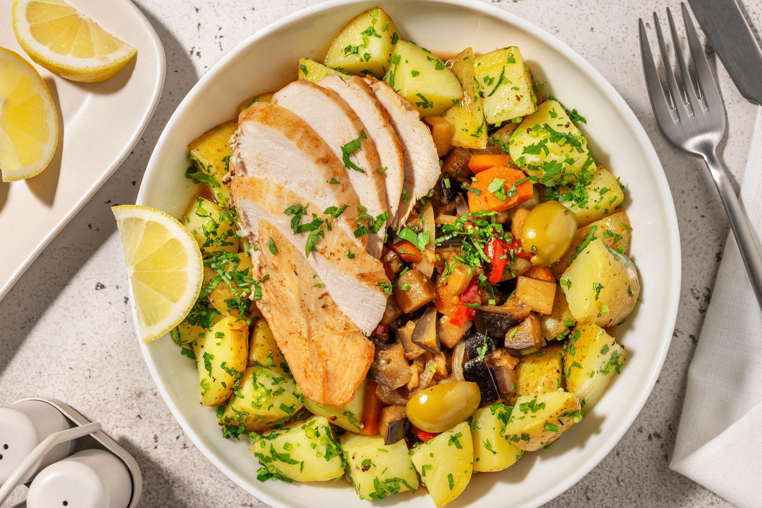 Tajine de poulet au poivron pointu et aubergine Recette | HelloFresh