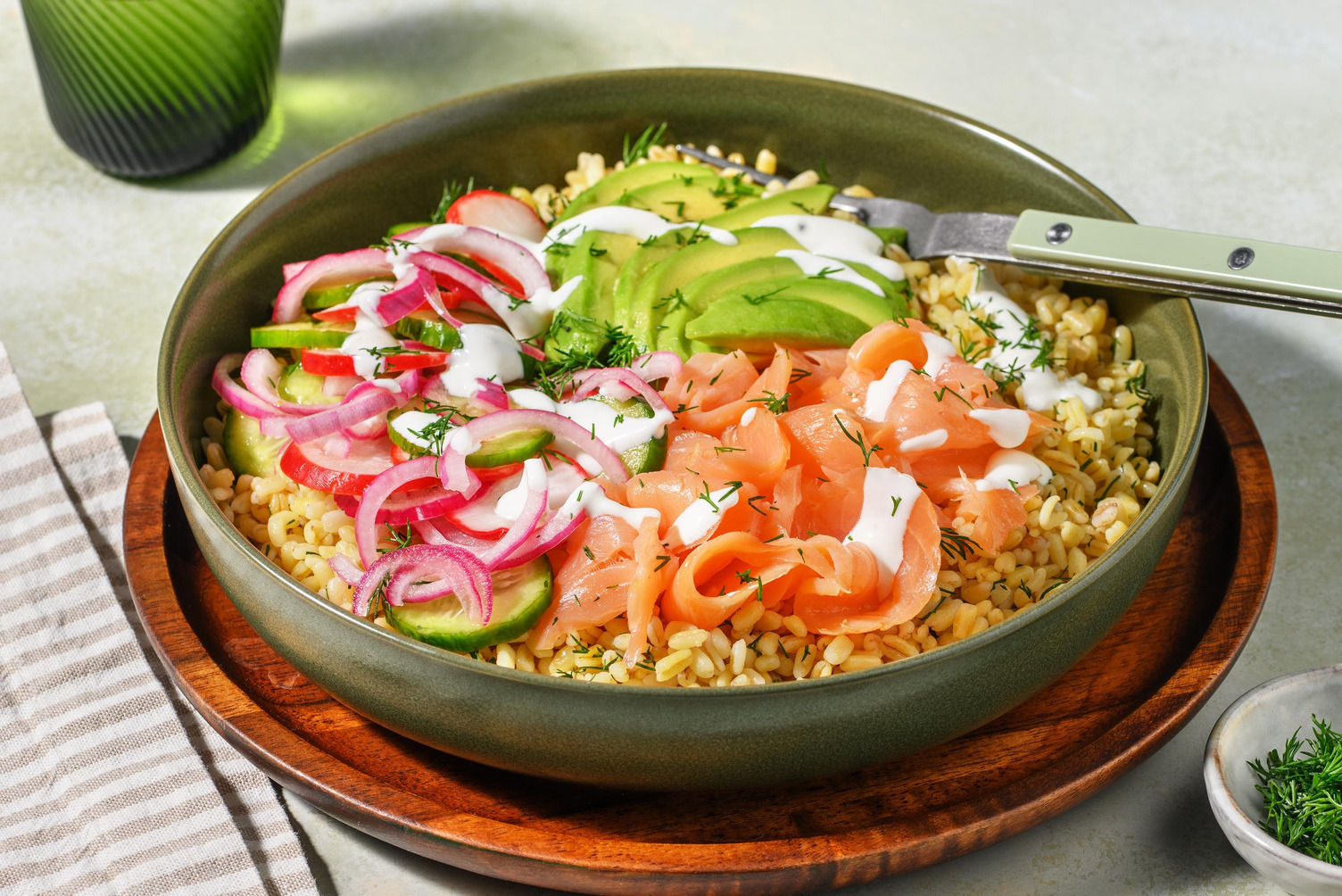 Perlebygsalat med røget laks | HelloFresh