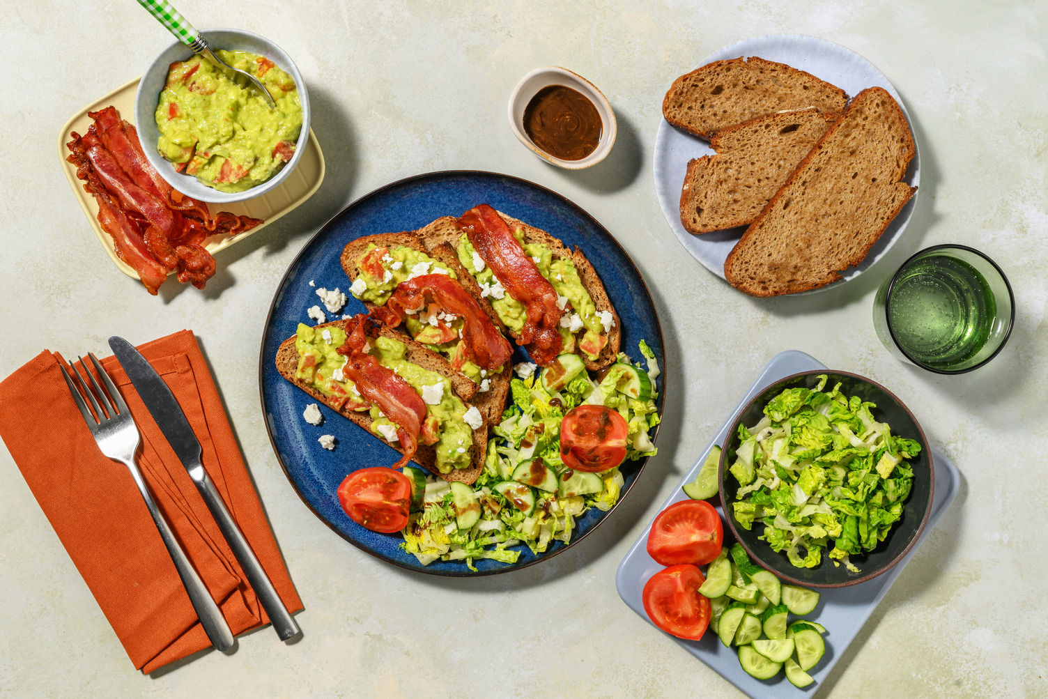 Avocado toast minute & crispy bacon Recette | HelloFresh