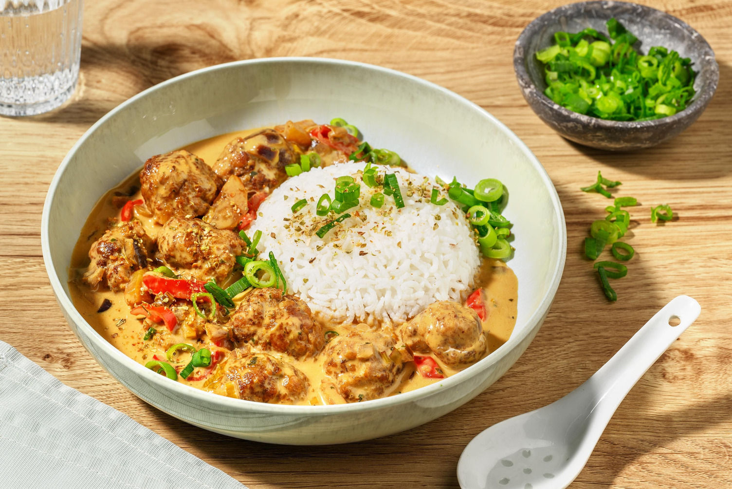 Curry vert thaï aux boulettes de viande Recette | HelloFresh