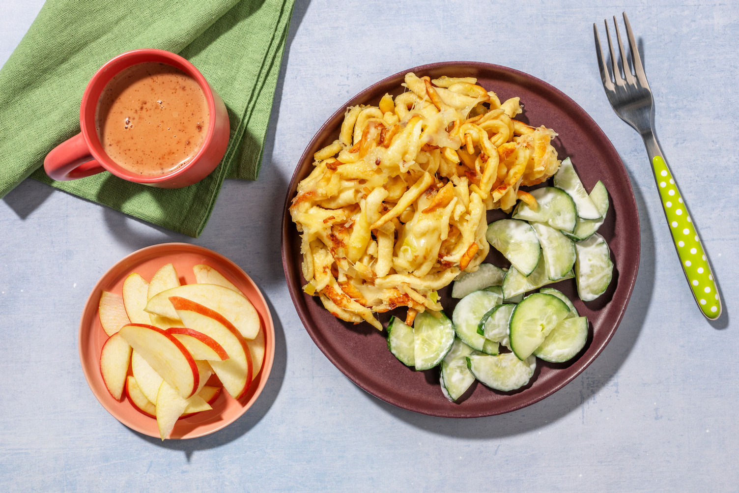 Leckere Käsespätzle und dazu heiße Schoki Rezept | HelloFresh