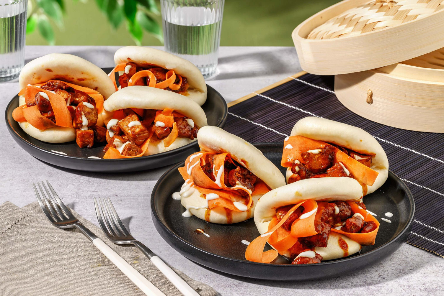 'Sticky pork'-fylte bao-boller | HelloFresh