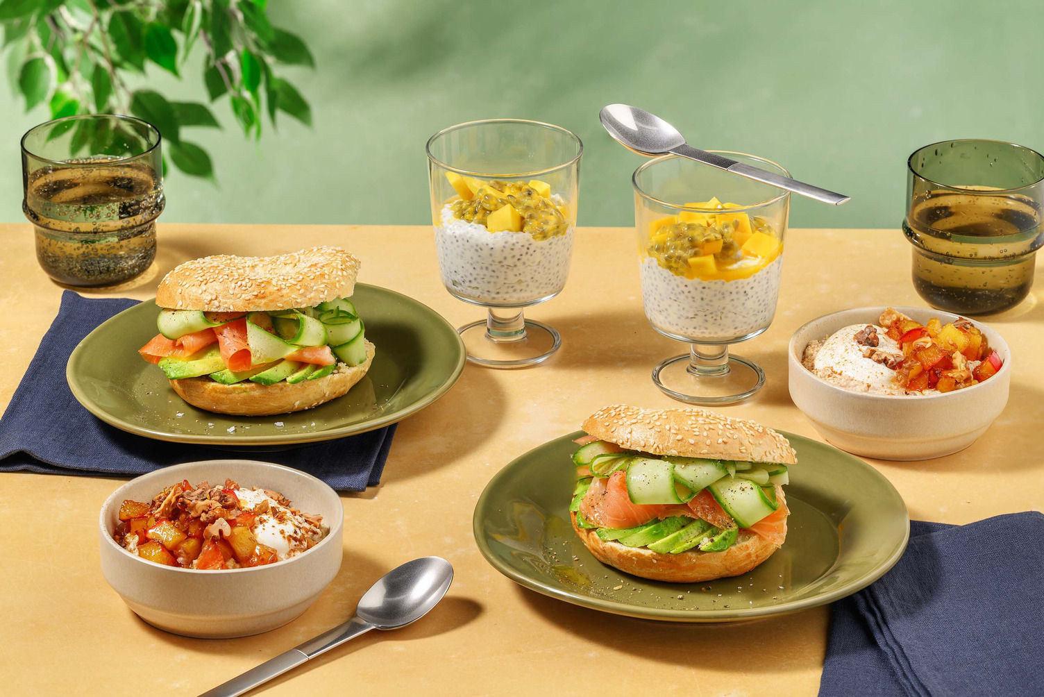 Bundle | Salmon bagel, chia pudding and overnight oats | HelloFresh