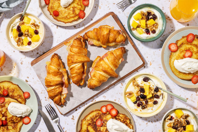 Moederdag Brunchbox met American pancakes met aardbeien Recept | HelloFresh