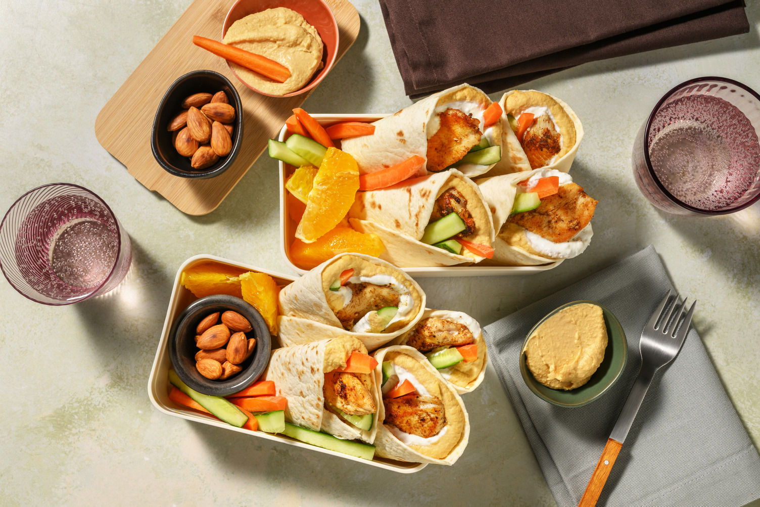 Bento Box : Wraps poulet-houmous, dip & crudités Recette | HelloFresh