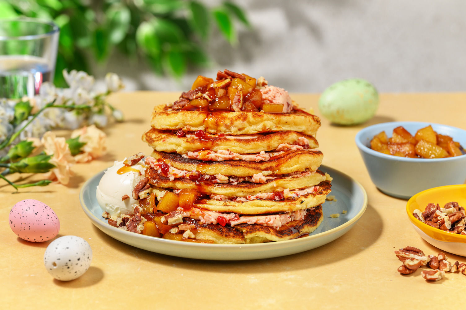 Brunch deluxe: Pancakes mit Preiselbeerbutter Rezept | HelloFresh