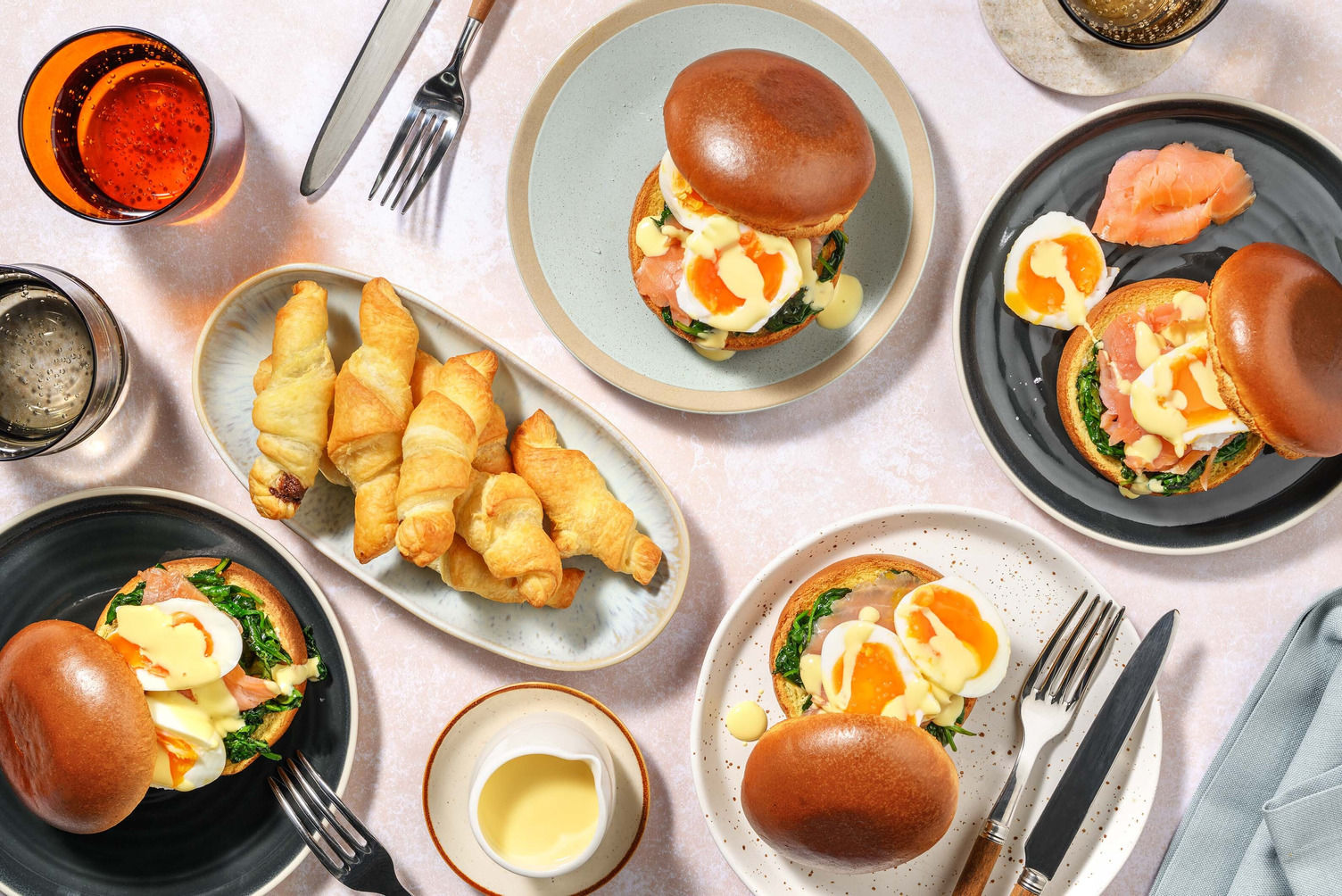 Brunch : Buns saumon fumé, œufs & hollandaise Recette | HelloFresh