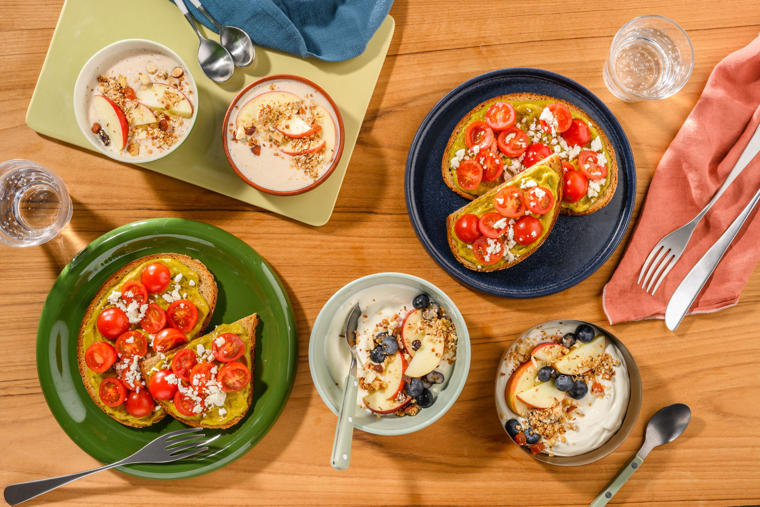 Avocado toast, smoothie, muesli & fruits frais Recette | HelloFresh