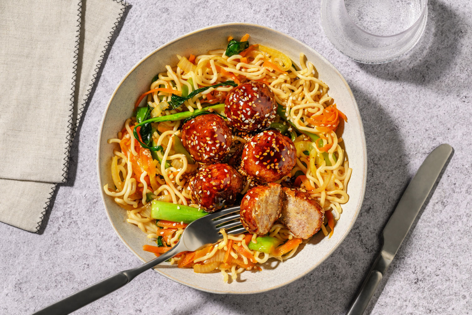 Udon aux boulettes de porc & pak choi Recette | HelloFresh