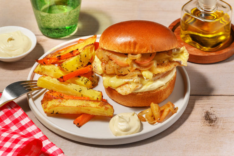 Burger normand au poulet Label Rouge & camembert Recette | HelloFresh