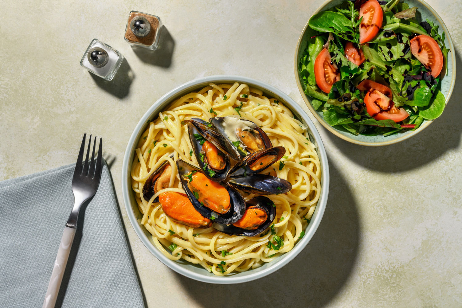 Muscheln in cremiger Knoblauch Soße Rezept | HelloFresh