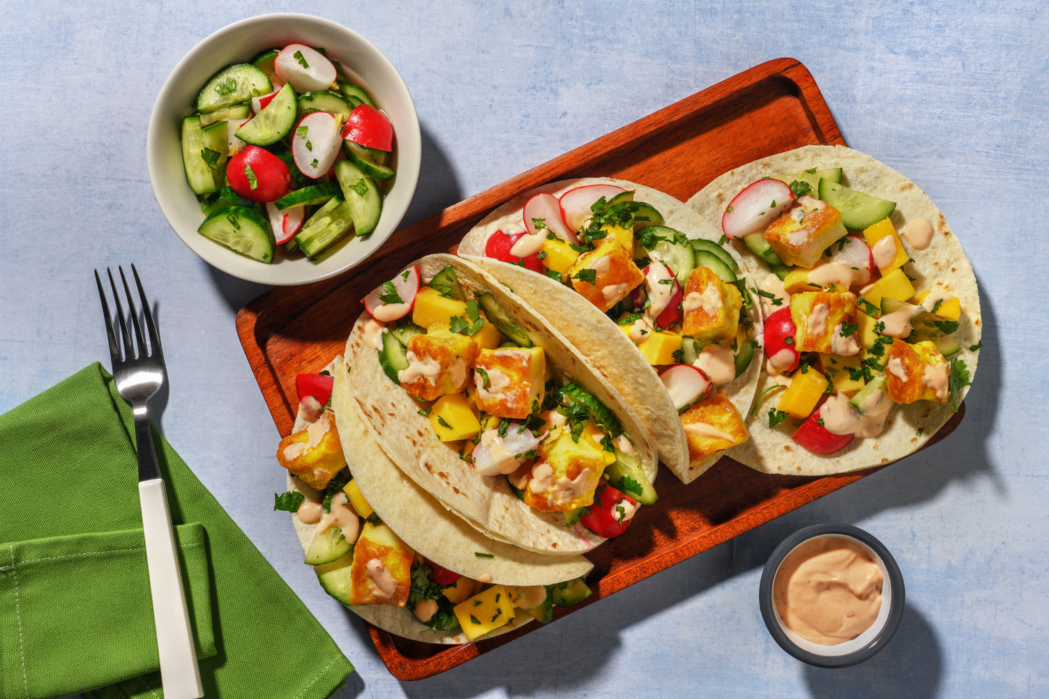 Taco's met witte grillkaas, mango en zoet-pikante chilisaus Recept ...