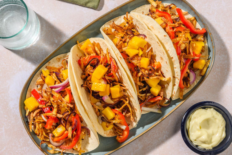 Tacos mit Räuchertofu dazu Mango-Salsa & vegane Aioli Rezept | HelloFresh