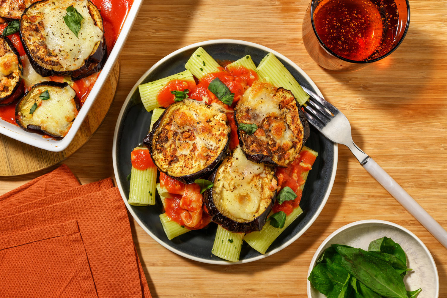 Alla Siciliana: pasta con berenjena asada y queso | HelloFresh