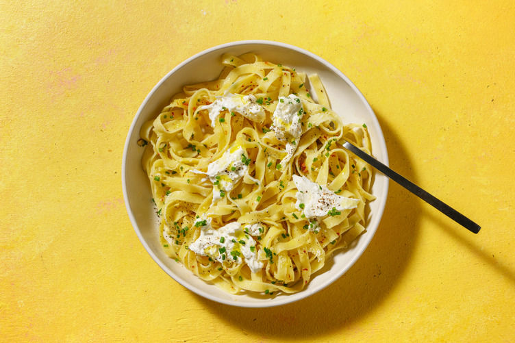 Tagliatelle exprés al limón con langostinos y burrata italiana | HelloFresh