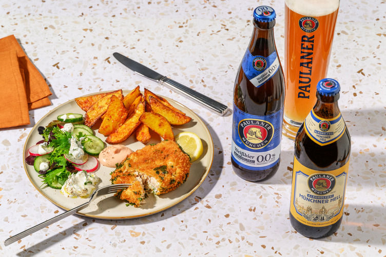 Knuspriges Kräuter-Schweinsplätzli mit Wedges Rezept | HelloFresh