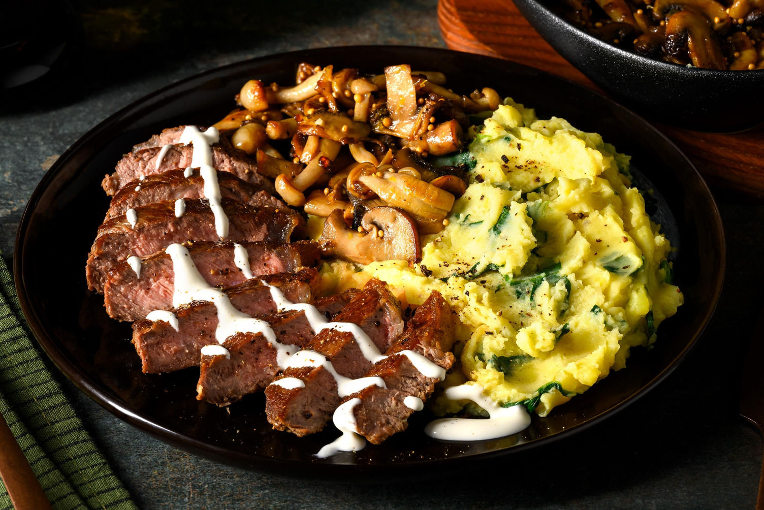 Entrecote met truffelmayonaise en champignons Recept | HelloFresh