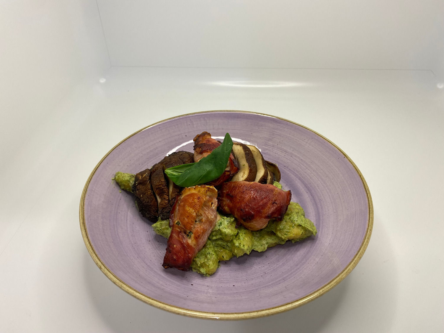 Saltimbocca mit frischen gnocchi und cremigem Pesto Rezept | HelloFresh