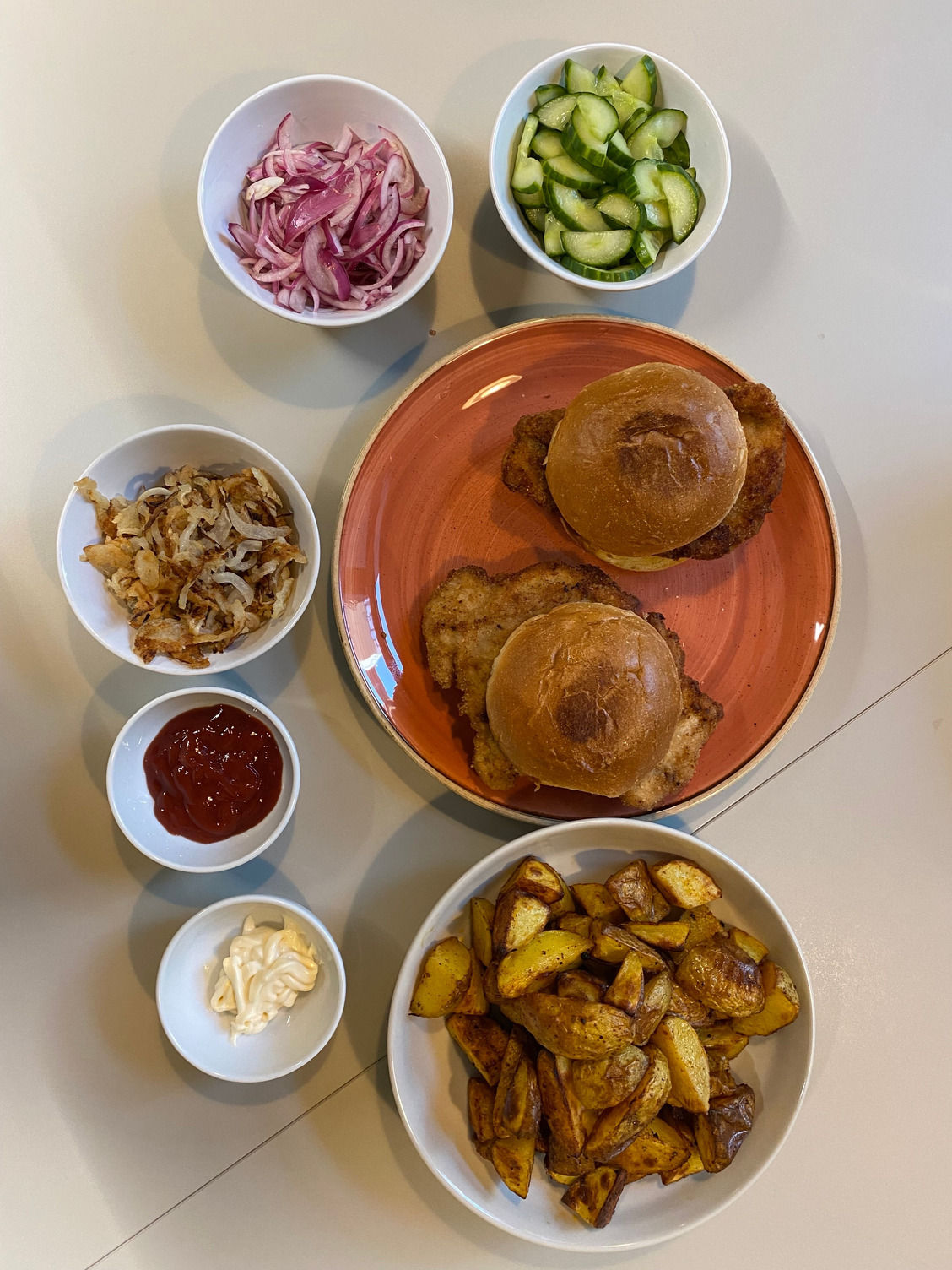Schnitzel-Burger-Time für die ganze Familie! Rezept | HelloFresh